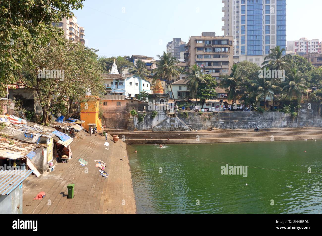 Banganga temple walkeshwar mumbai hi-res stock photography and images ...
