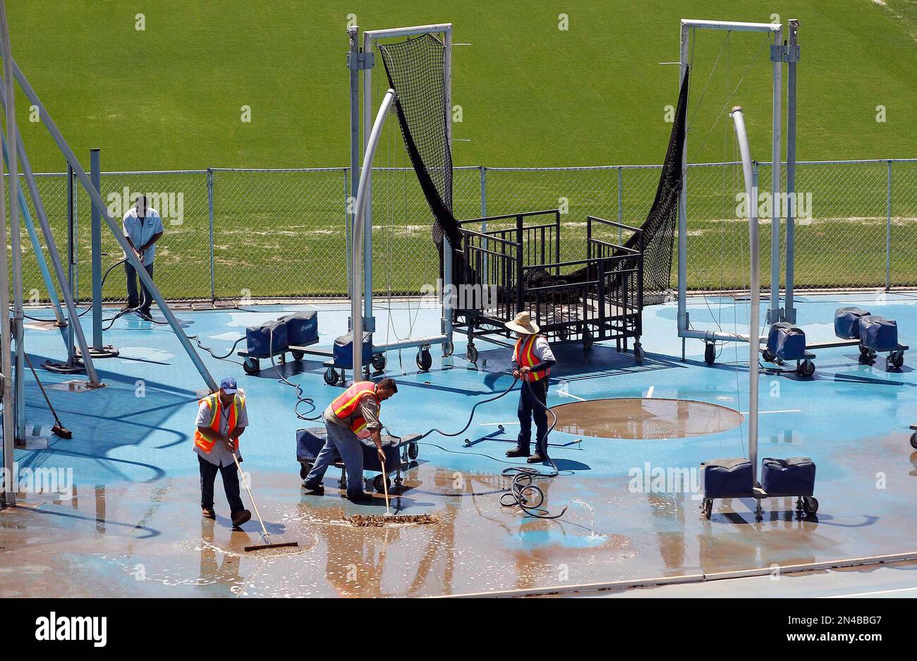 Area for shot put hi-res stock photography and images - Alamy