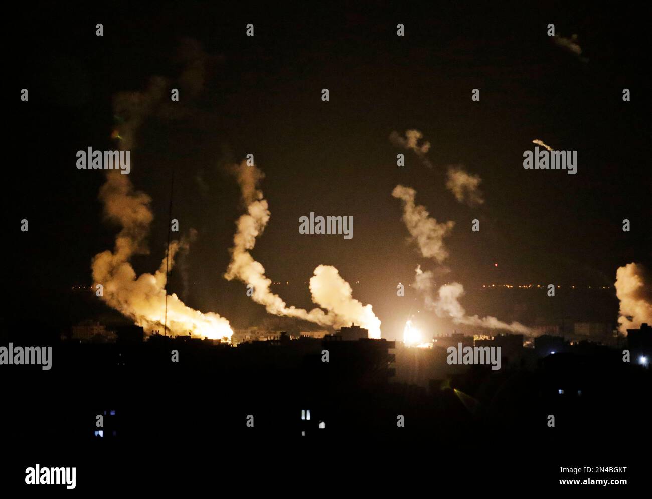 Israeli forces' flares light up the night sky of Gaza City, in the ...