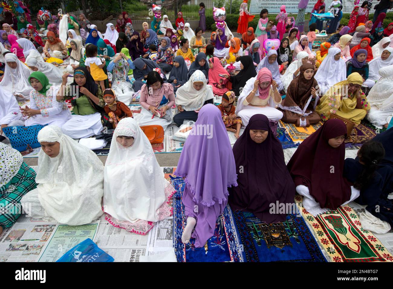 Indonesian Muslims offer Eid al-Fitr prayers that marks the end of the ...