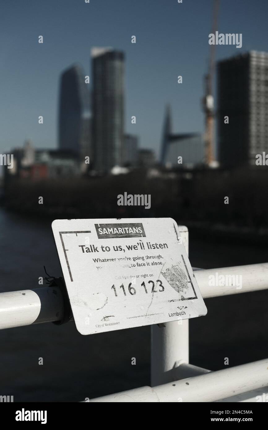 Samaritans sign bridge hi-res stock photography and images - Alamy