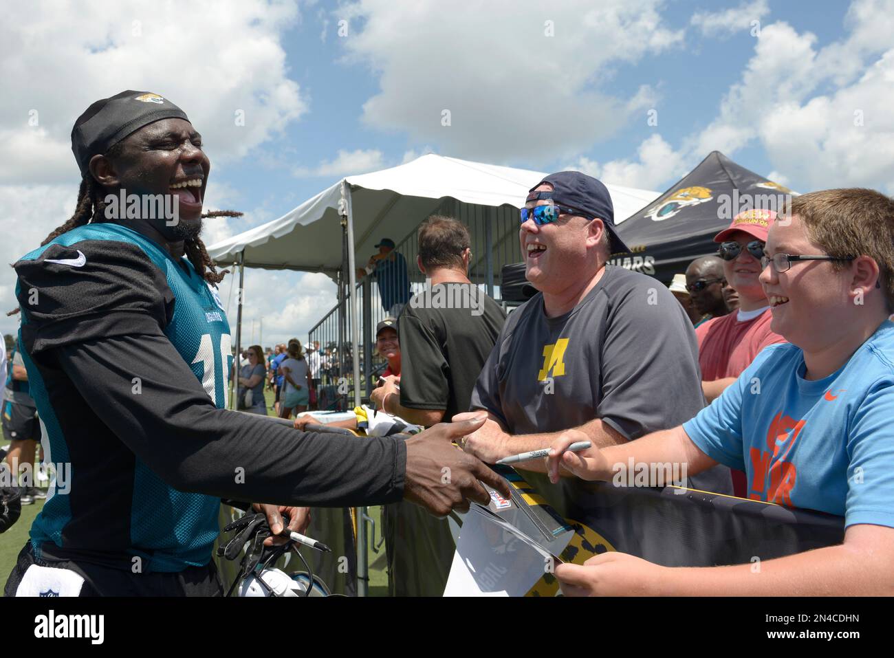 Jacksonville Jaguars receiver Denard Robinson, left, shares a laugh ...