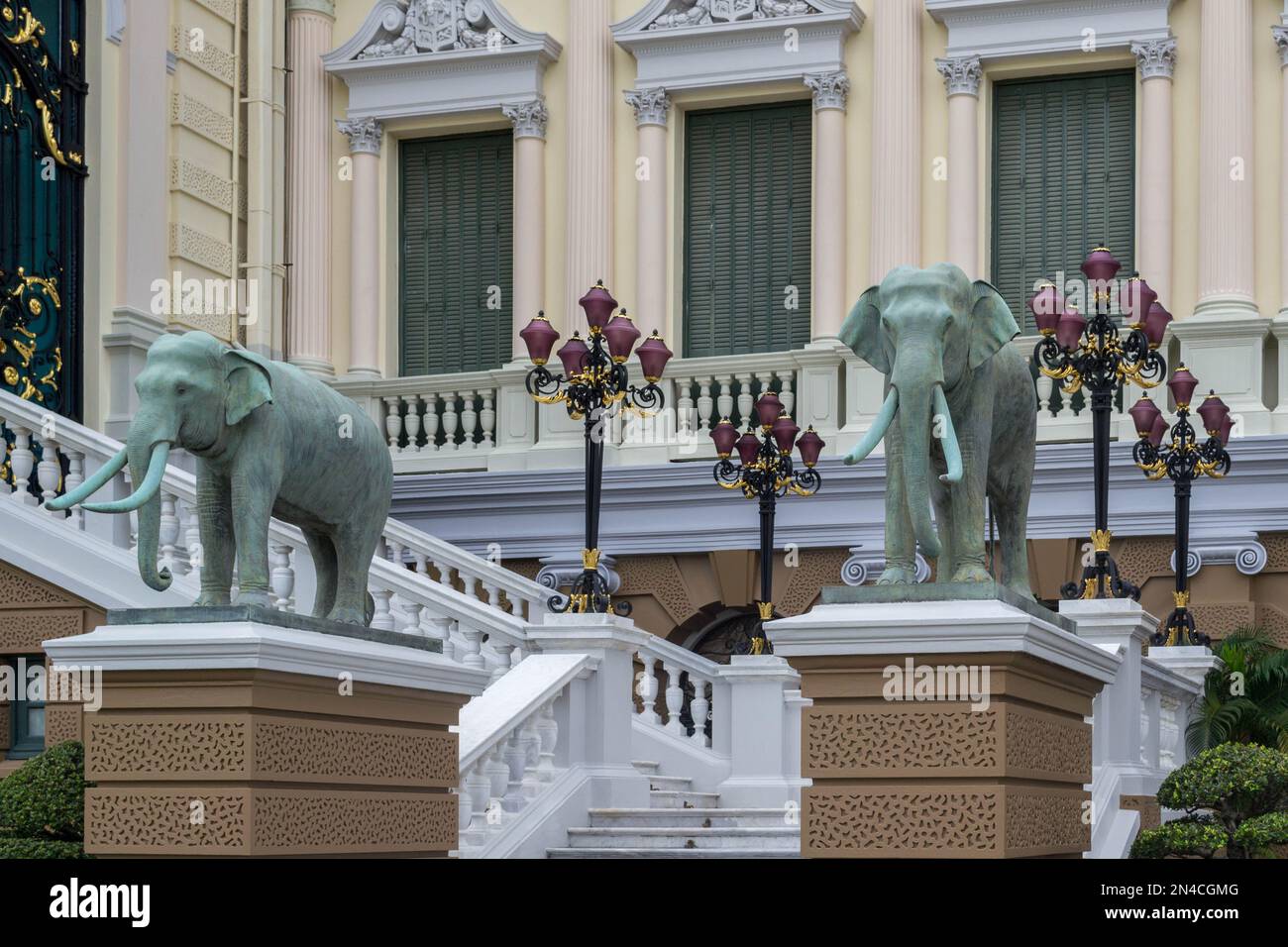 Elephant Statues in front of Chakri Maha Prasat Hall in the Grand ...