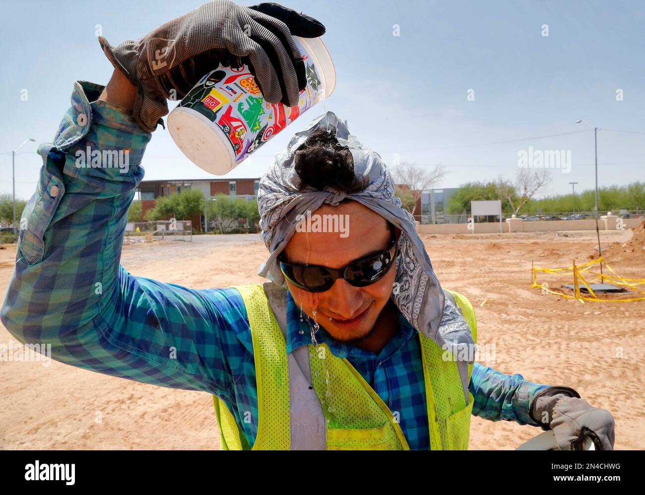 Construction worker Ruben Roman drips water on his head during his ...