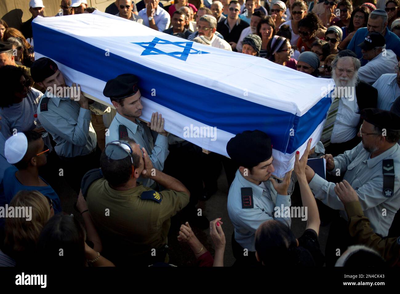 Israeli Captains of the Armored Corps carry the coffin of Captain Natan ...