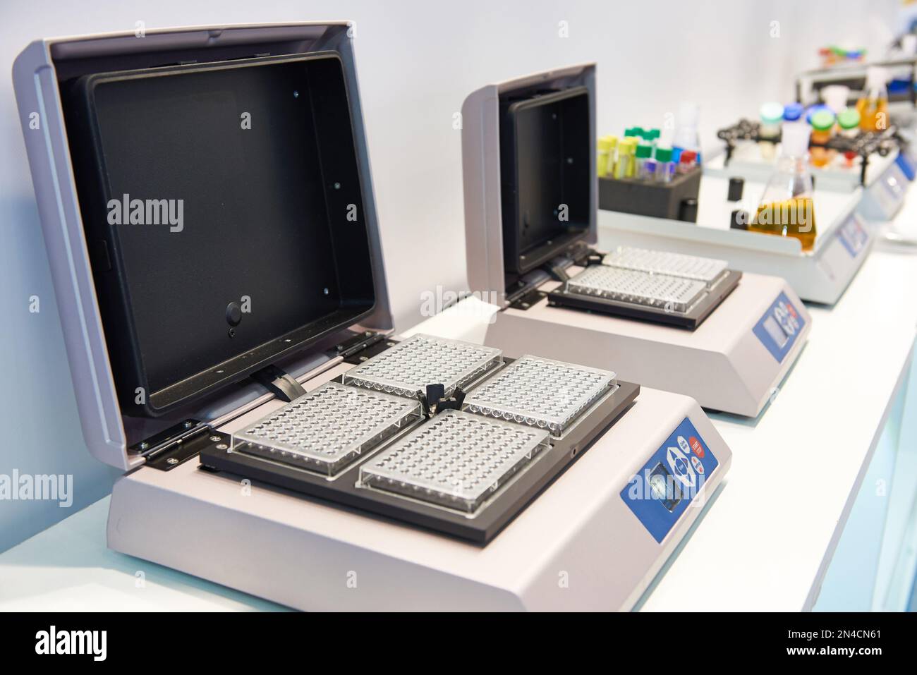 Linear shaker in chemical laboratory Stock Photo - Alamy