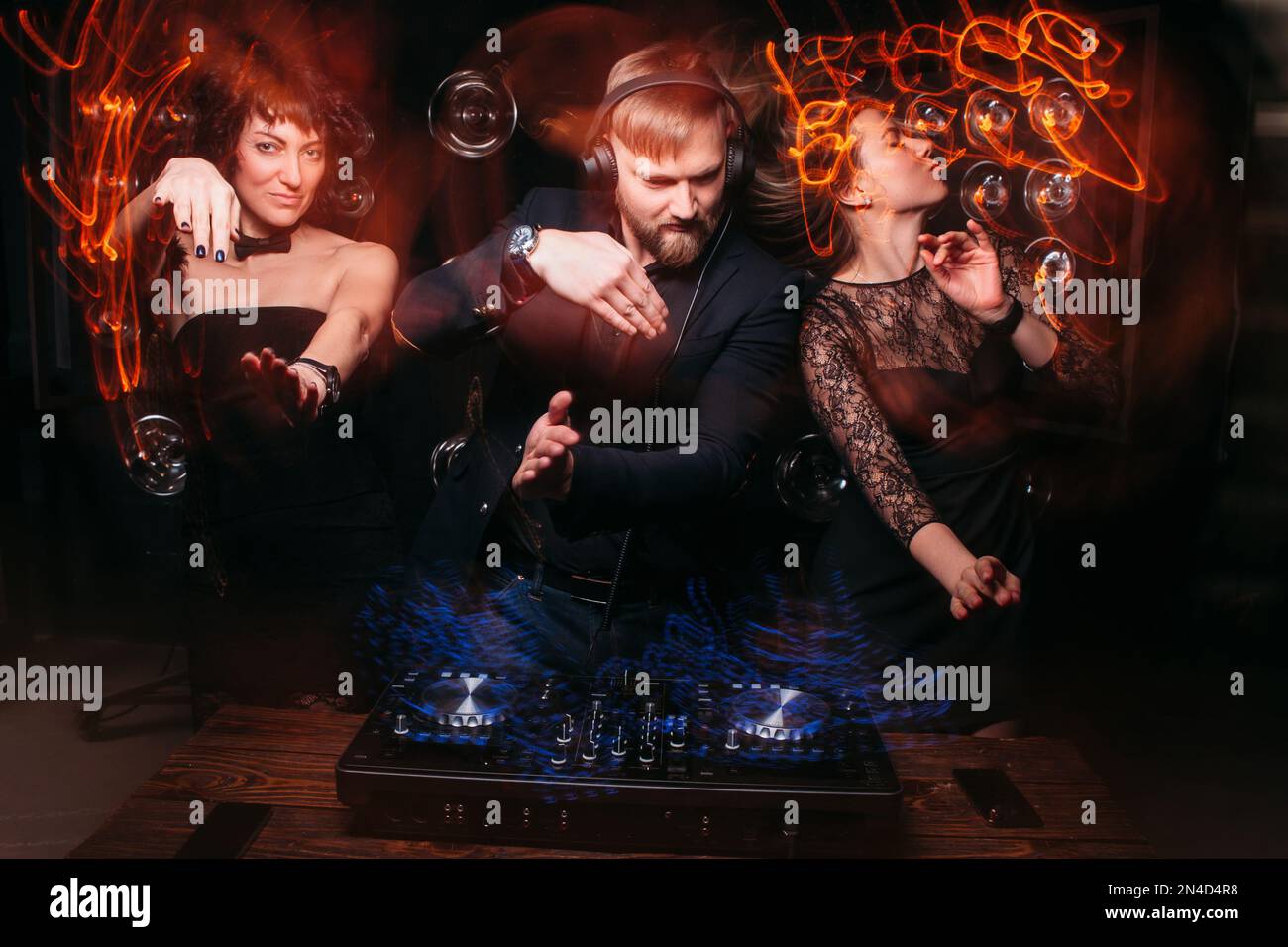 Party girls dance hi-res stock photography and images - Alamy