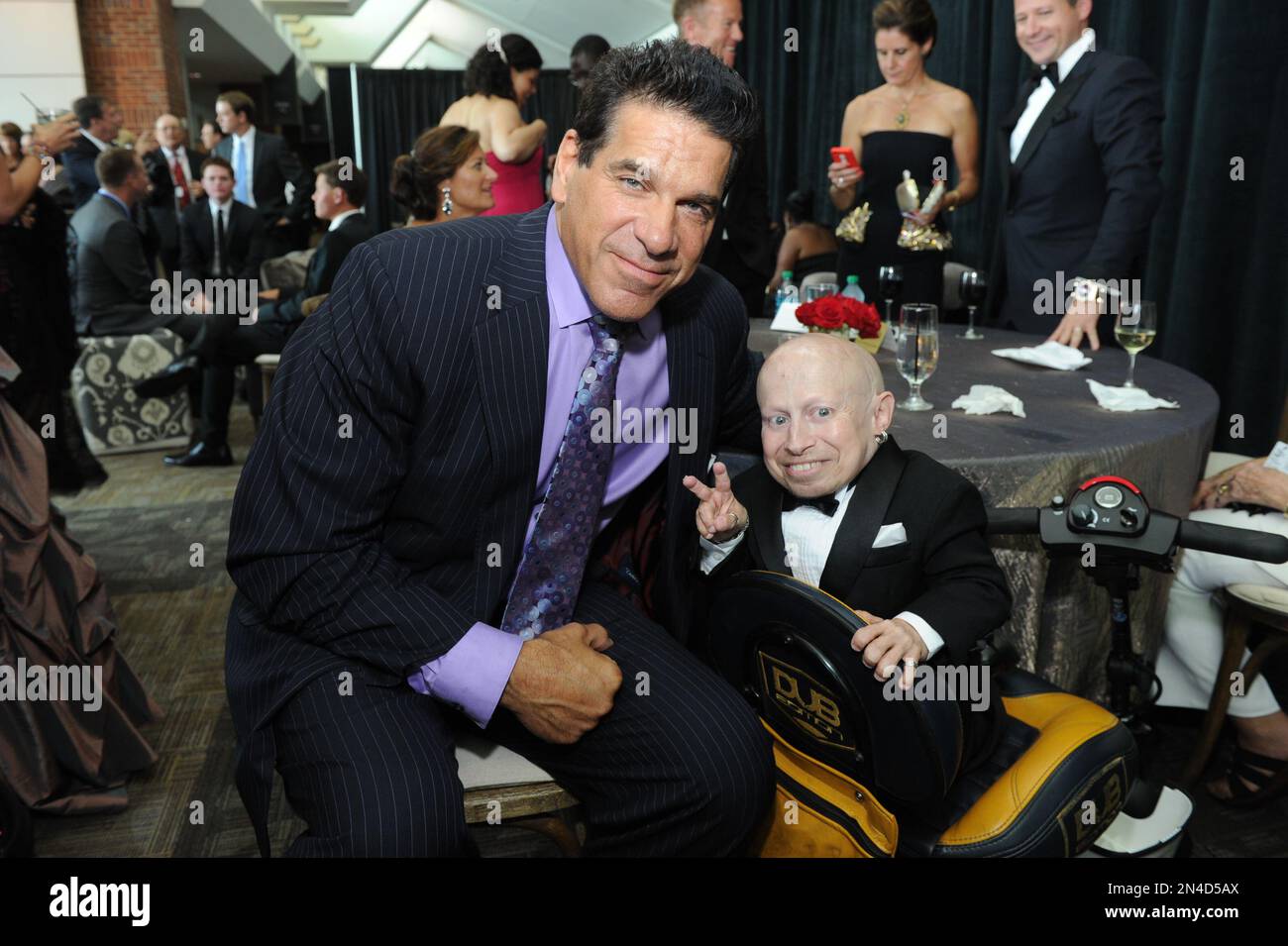 Actors Lou Ferrigno and Verne Troyer pose for a picture at the Starkey ...