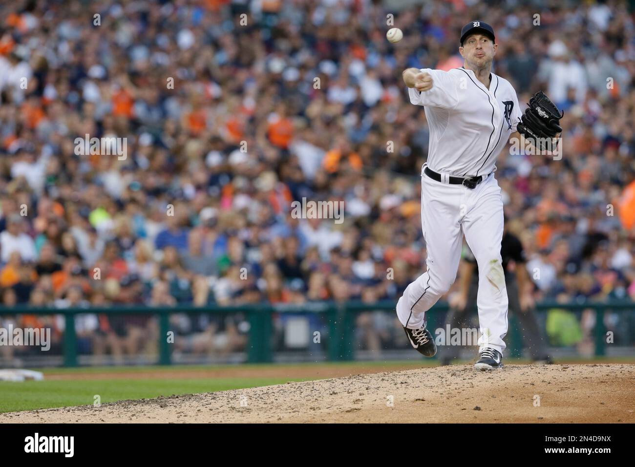 Detroit Tigers starting pitcher Max Scherzer throws to first during the ...