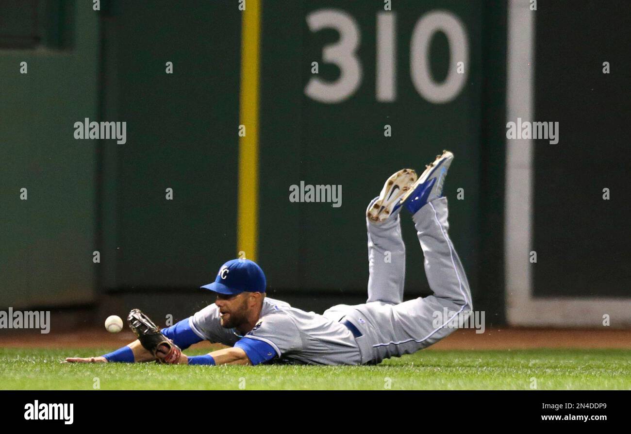Kansas City Royals left fielder Alex Gordon dives but can't make the ...