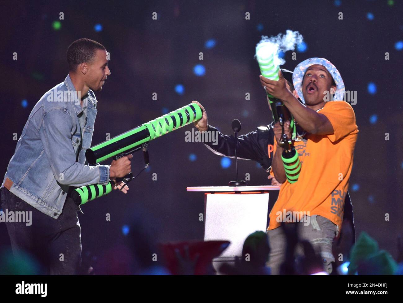 Stephen Curry, left, and Nick Cannon present the favorite comeback ...