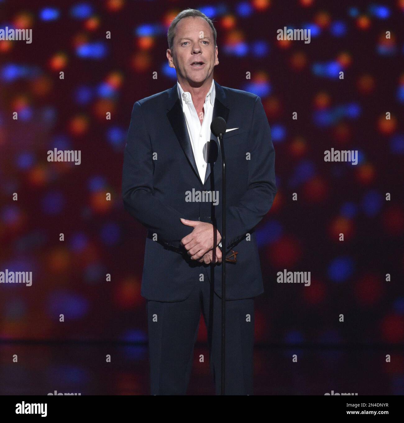 Kiefer Sutherland presents the Jimmy V award for perseverance at the ...