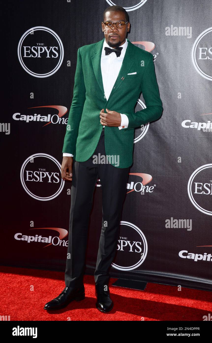 Oklahoma City Thunder player Kevin Durant arrives at the ESPY Awards at ...