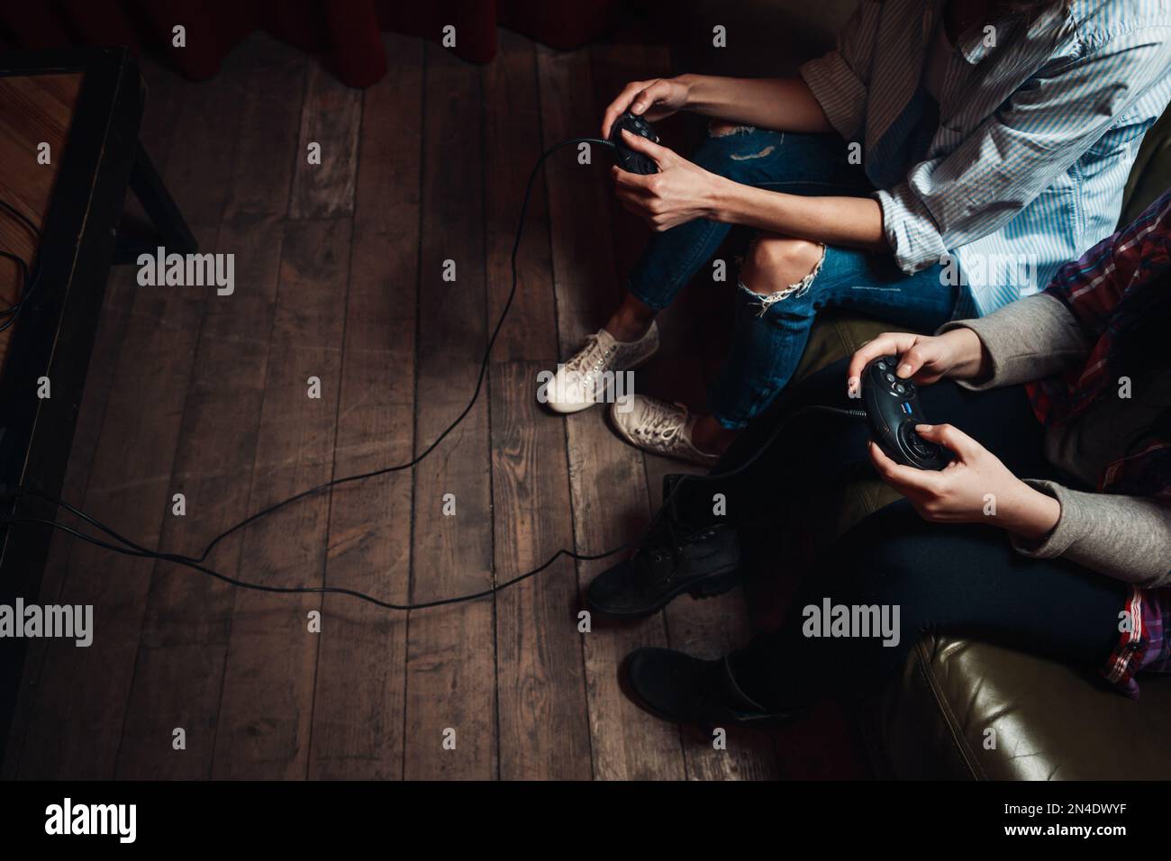 Girls sit console hi-res stock photography and images - Alamy