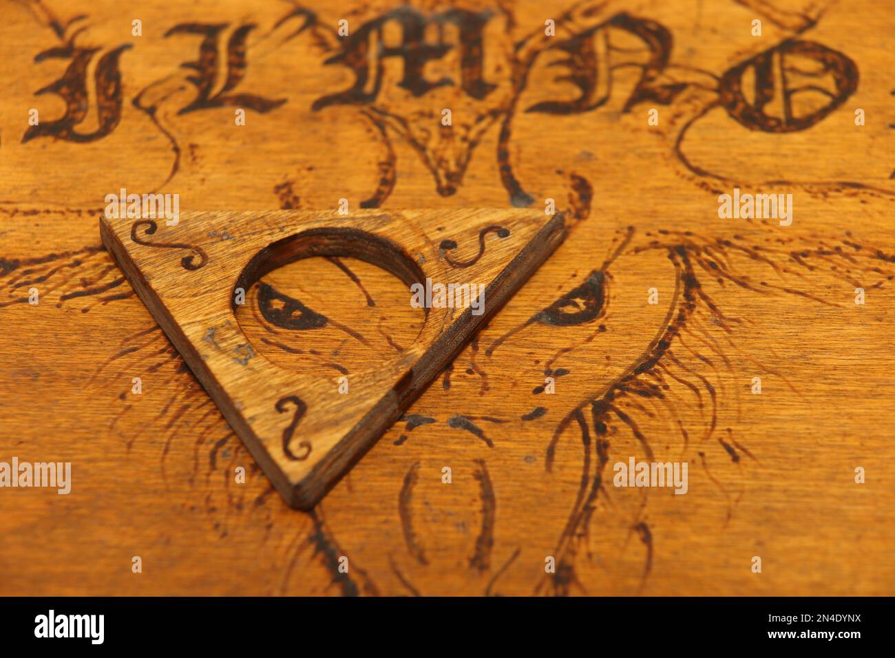 Ouija board spirit hi-res stock photography and images - Alamy