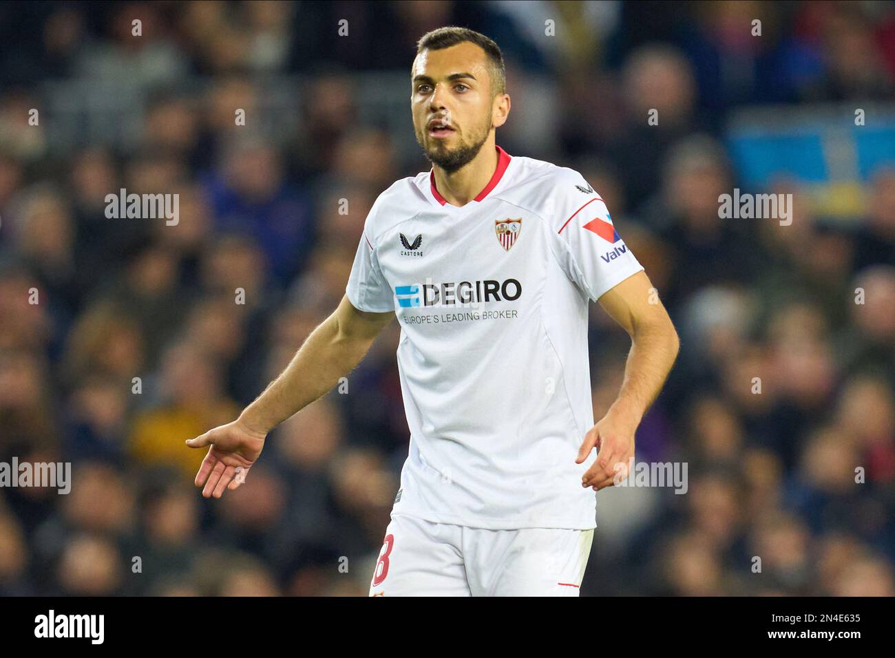 Joan Jordan of Sevilla FC during the La Liga match between FC Barcelona ...