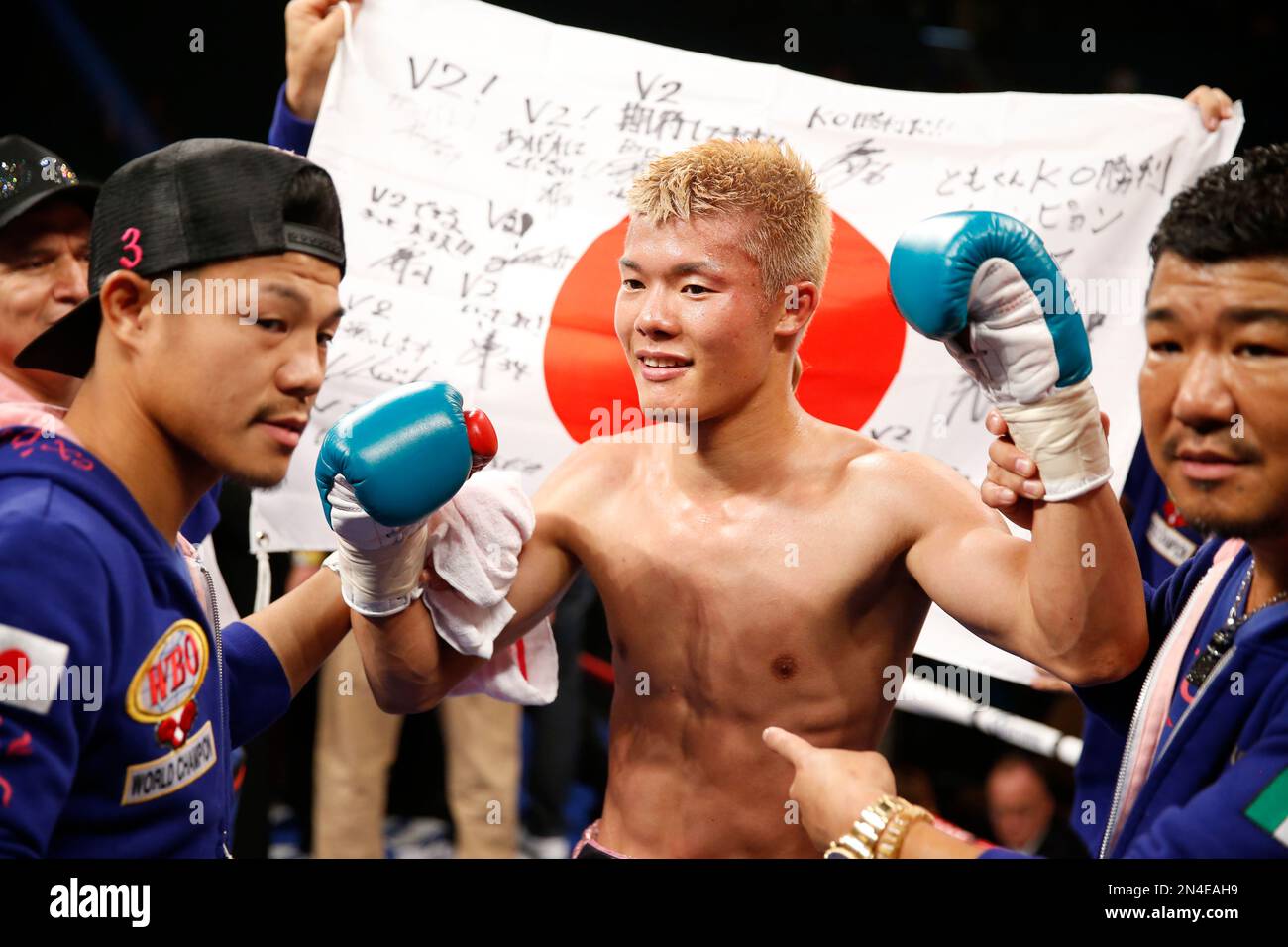 Tomoki Kameda, of Japan, poses of photographers after defeating ...