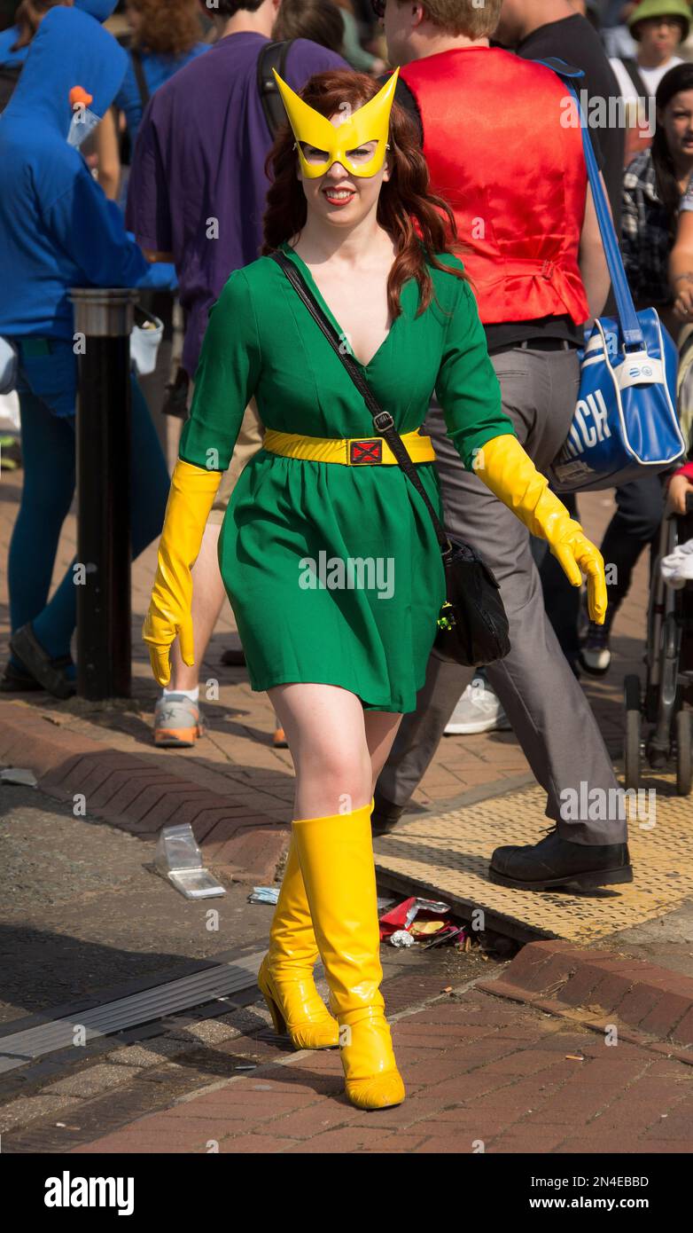 Participants dressed in costumes arrive for Comic Con 2014 at Earls ...