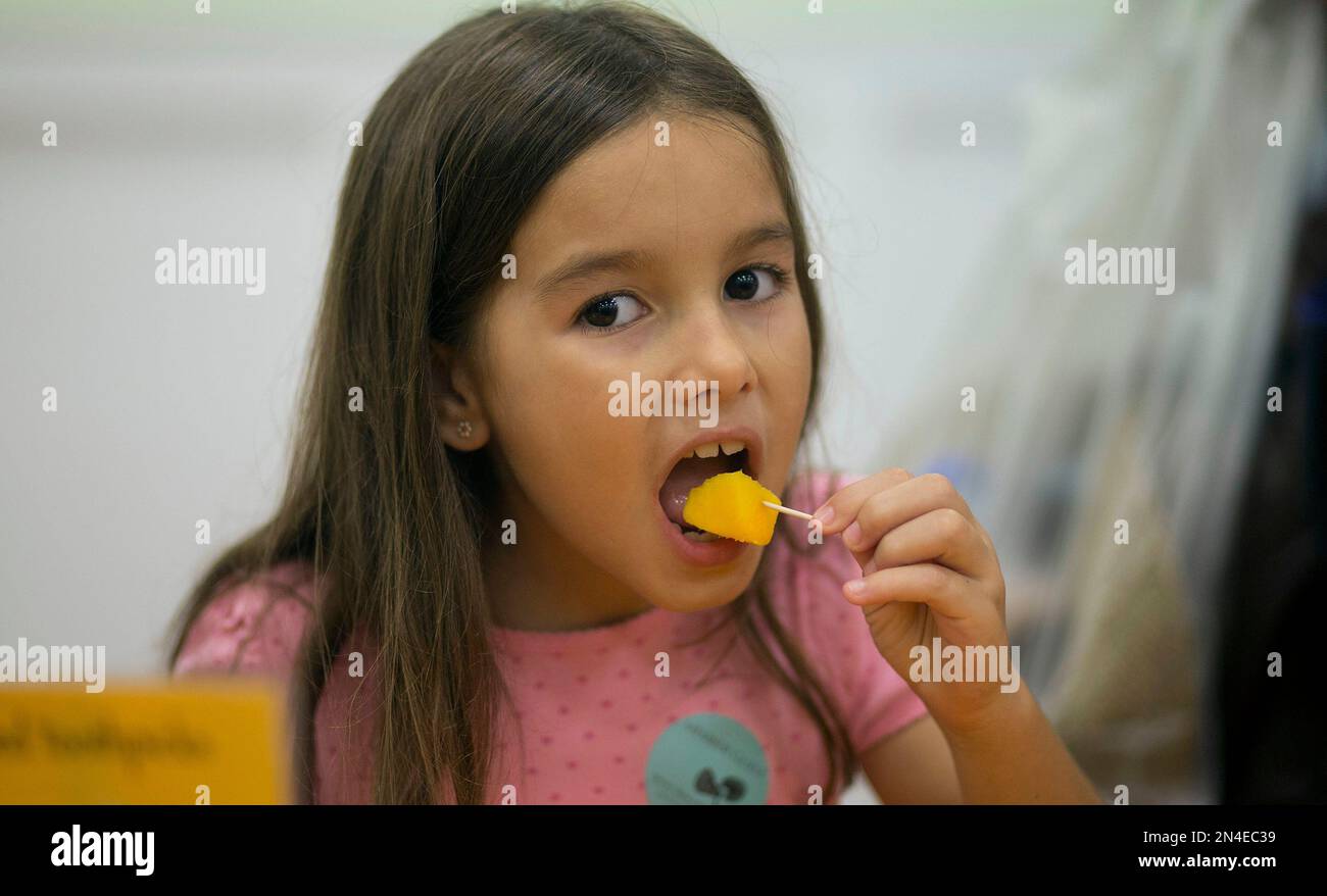Gaby Ruiz taste a bite of mango at the 22nd International Mango ...