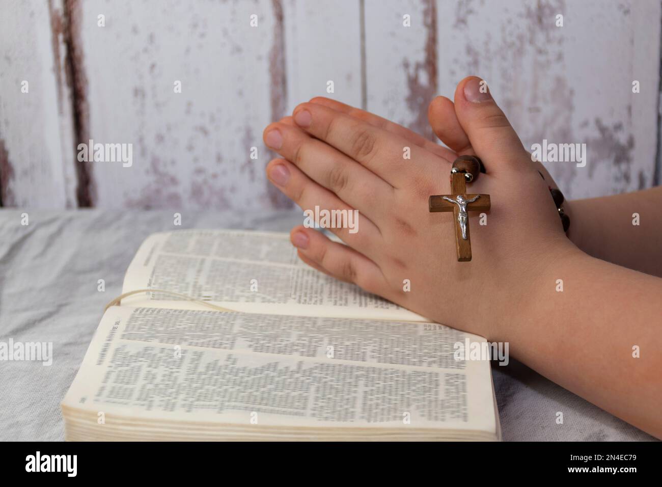 Kid praying hi-res stock photography and images - Alamy