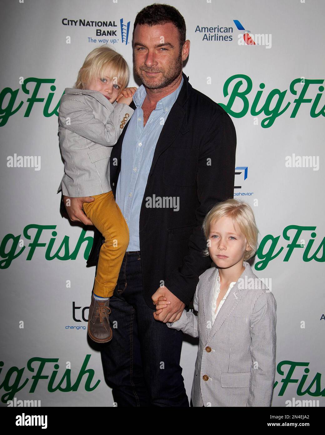 FILE - In this Oct. 6, 2013 file photo, actor Liev Schreiber, center ...