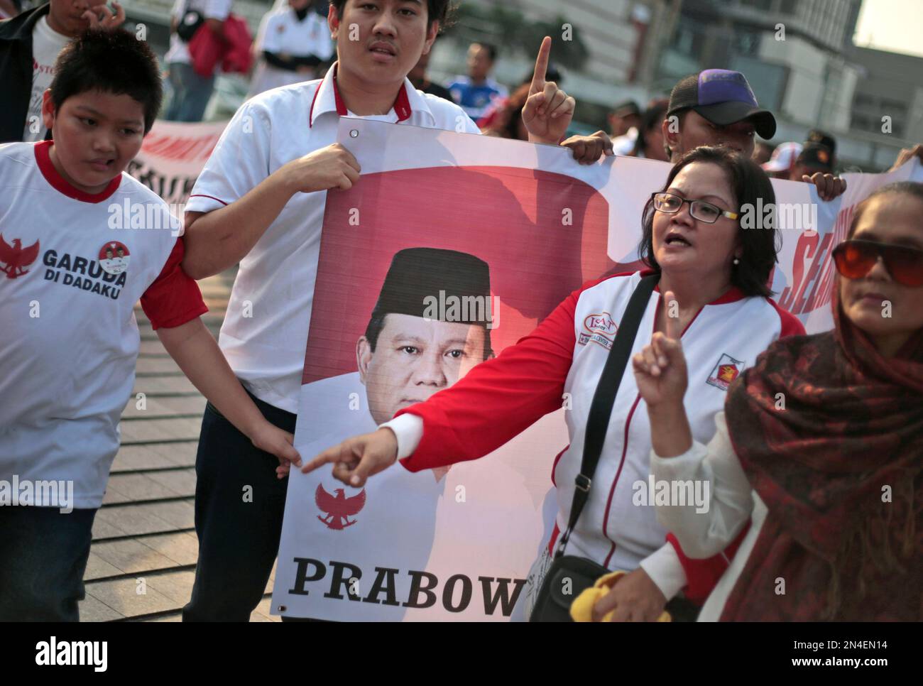Supporters of Indonesian presidential candidate Prabowo Subianto ...