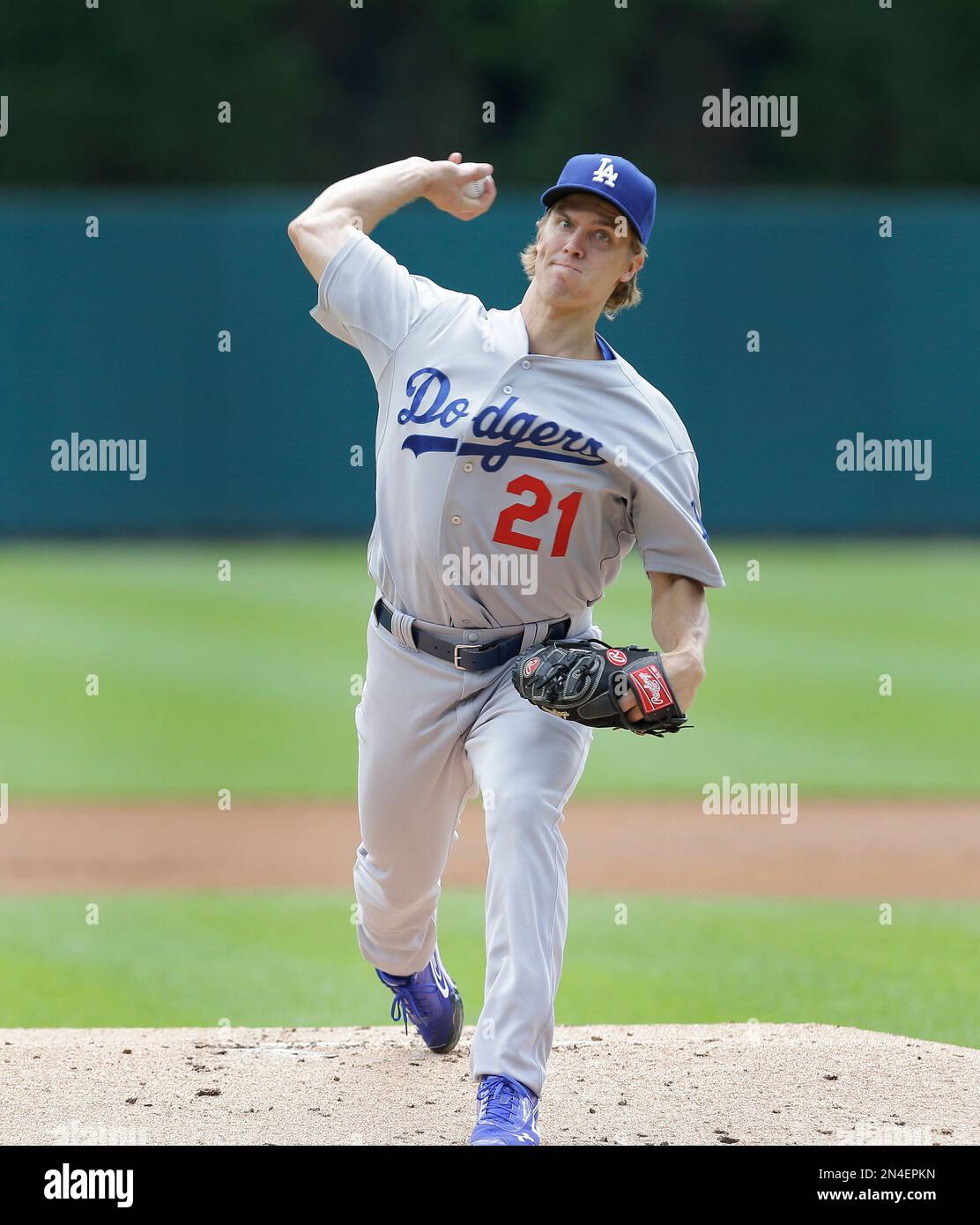 Los Angeles Dodgers pitcher Zack Greinke throws a warmup pitch against ...