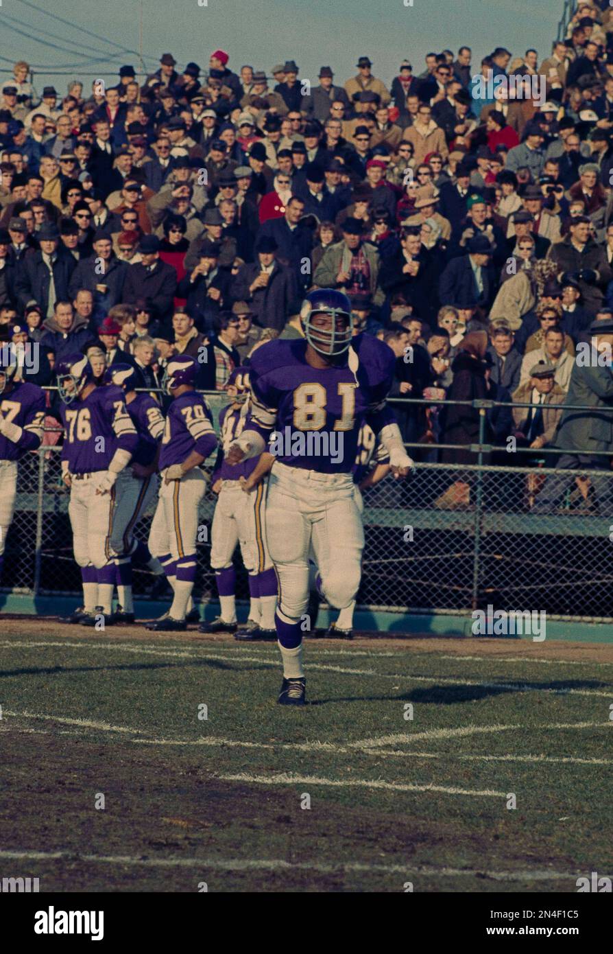 Carl Eller (81) of the Minnesota Vikings, jogs onto the field during a ...