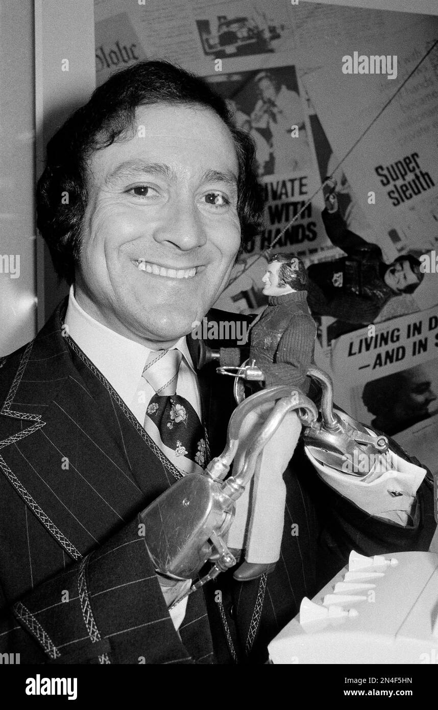 Jay J. Armes, a Texas private detective who lost both hands in dynamite ...