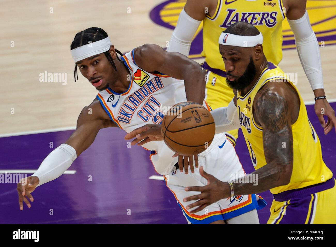 Oklahoma City Thunder guard Shai Gilgeous-Alexander (L) and Los Angeles ...
