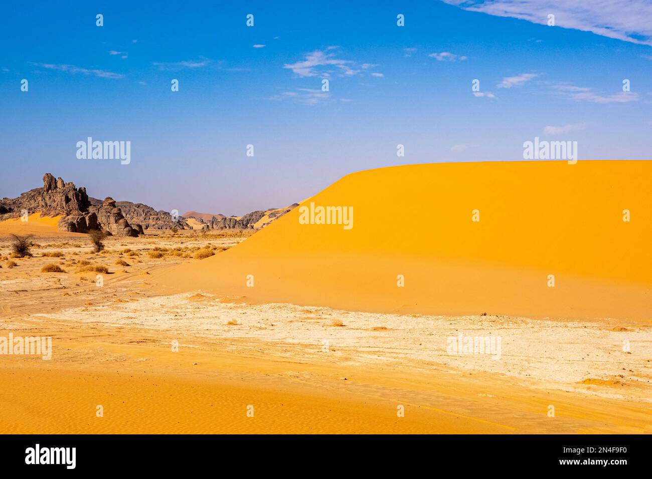 beautiful view in the Desert Sahara in Algeria Stock Photo - Alamy