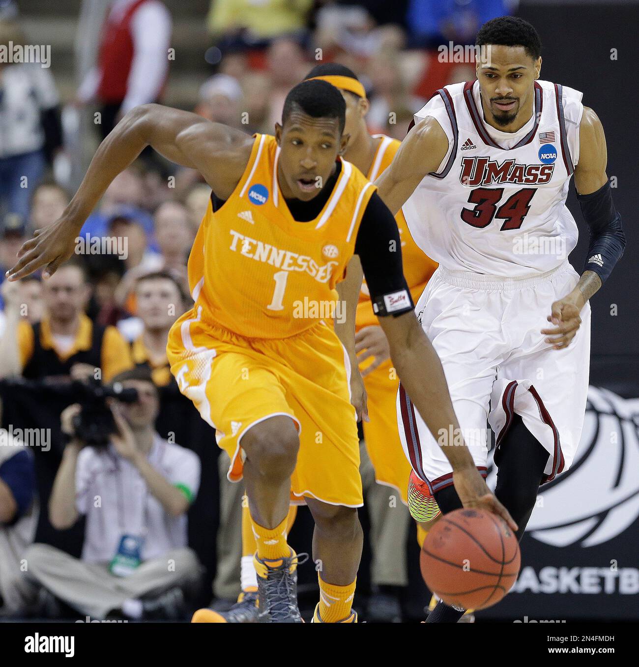 FILE - In this March 21, 2014, file photo, Tennessee guard Josh ...