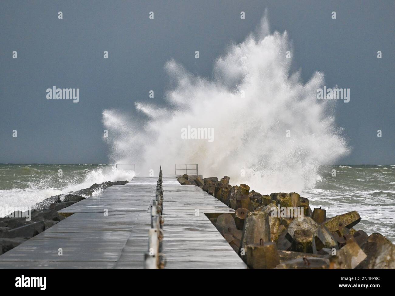 31 January 2023, Denmark, Vorupör: Waves of strong surf beat up on the ...