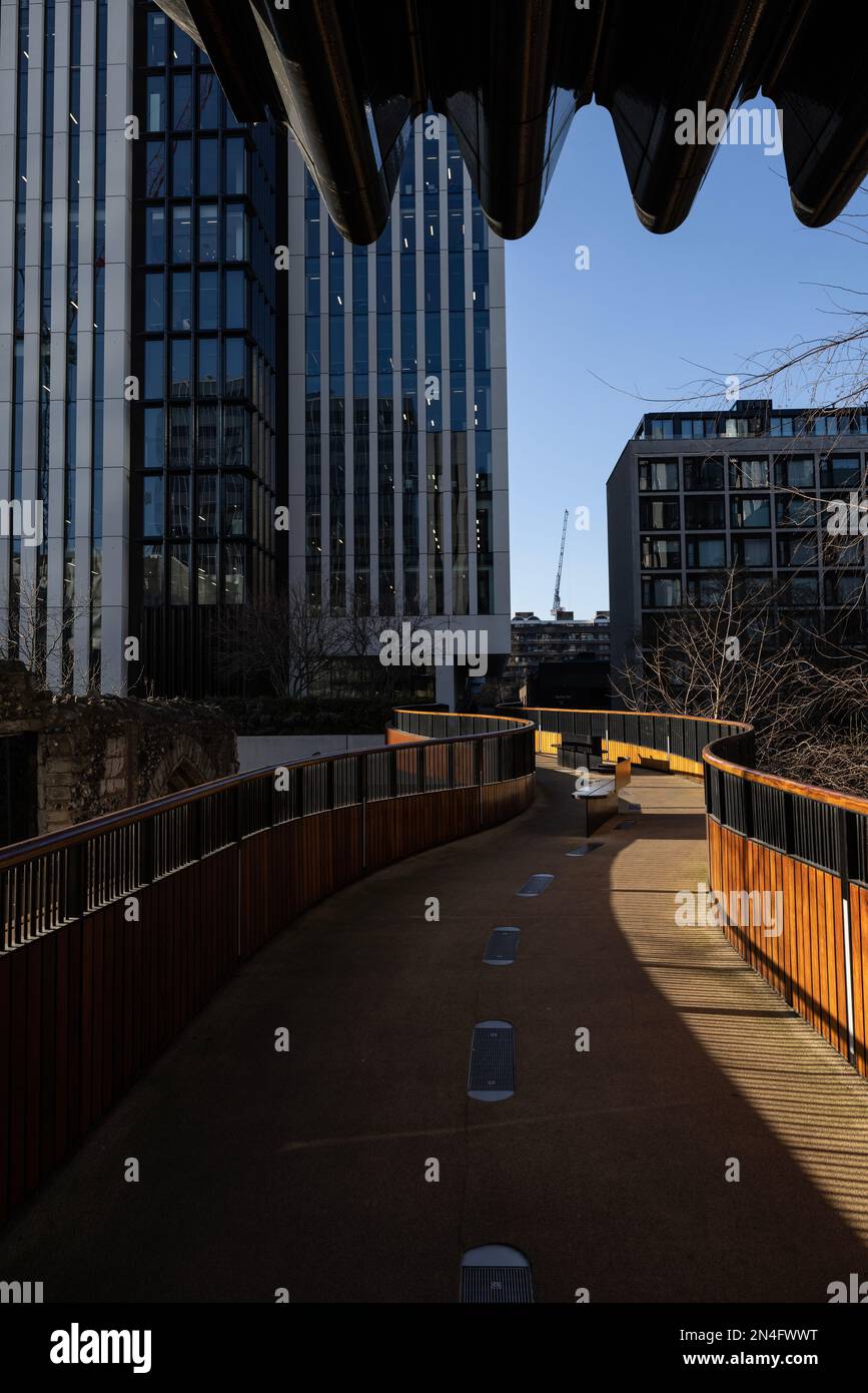 Elevated walkway london hi-res stock photography and images - Alamy