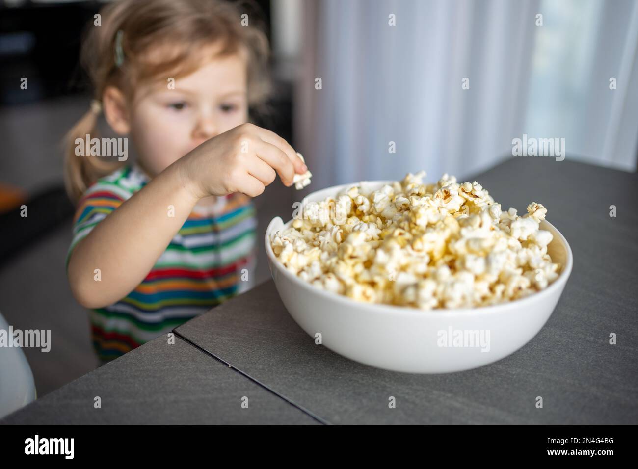 Child preteen eating popcorn hi-res stock photography and images - Alamy