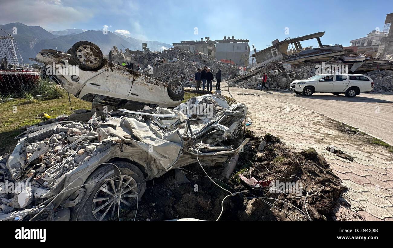 People and emergency teams search for survivors in the rubble of a ...