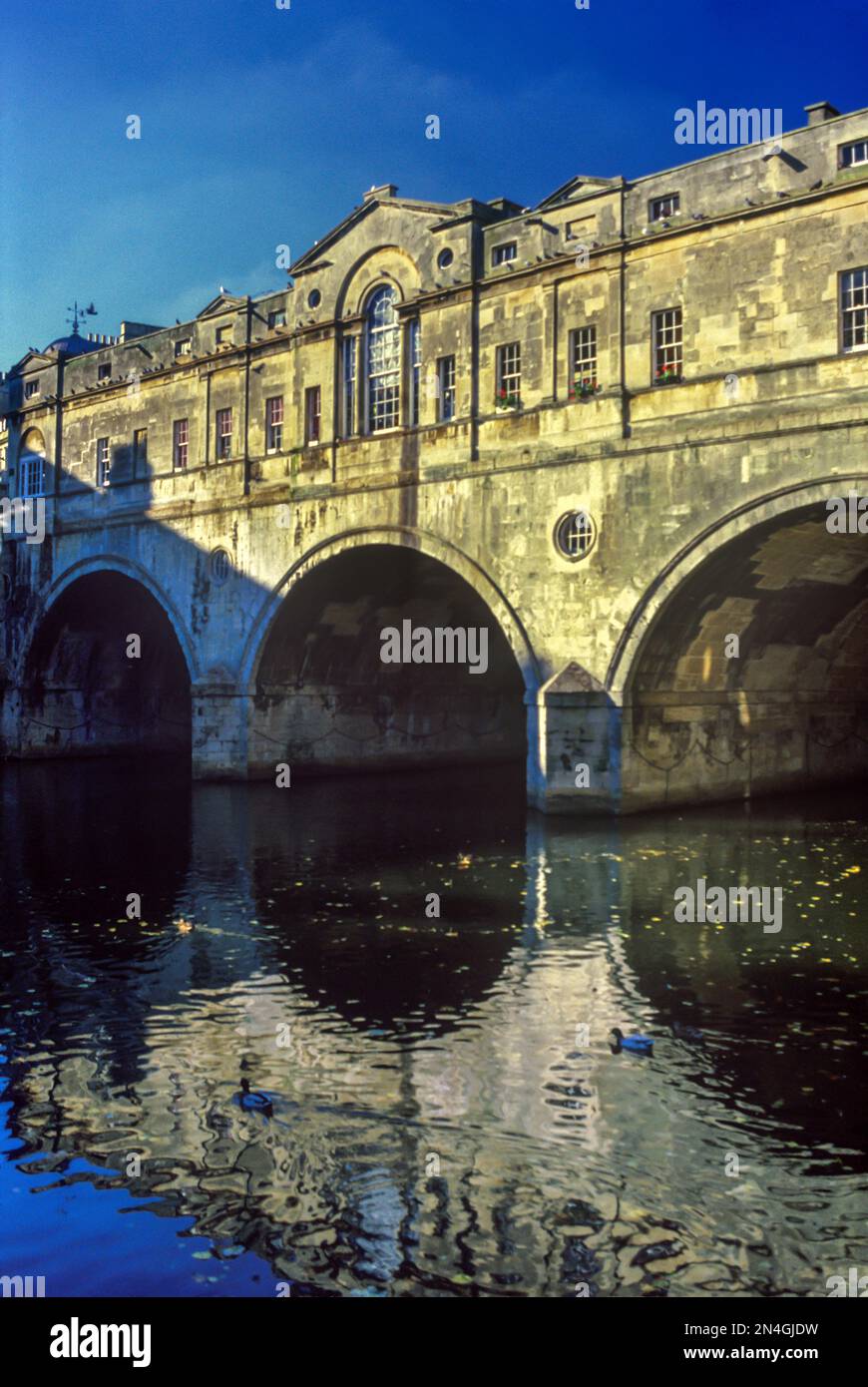 Old english stone bridge hi-res stock photography and images - Alamy
