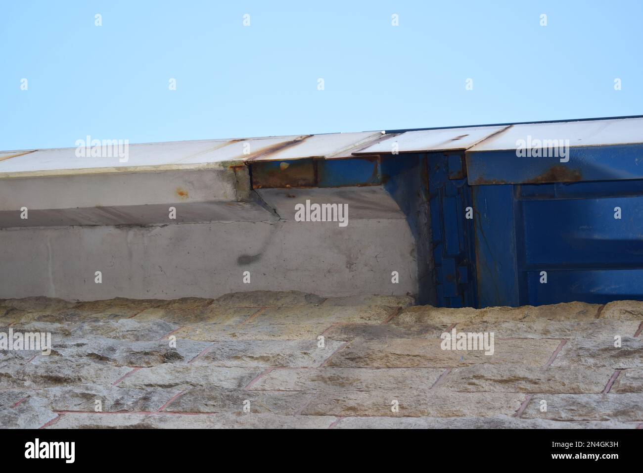 Bridge damage hi-res stock photography and images - Alamy