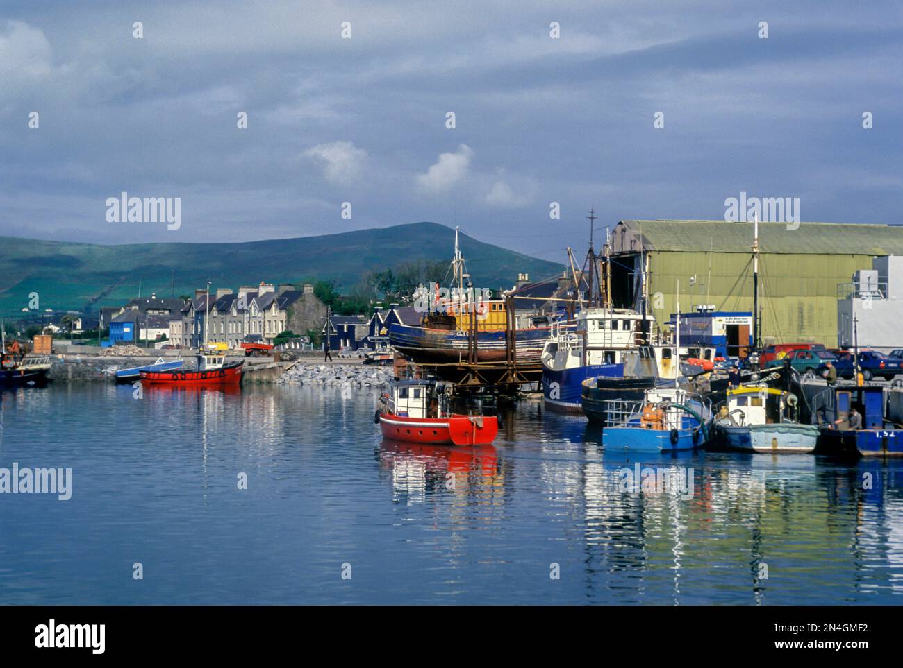 FISHING BOATS DINGLE HARBOUR COUNTY KERRY IRELAND Stock Photo - Alamy