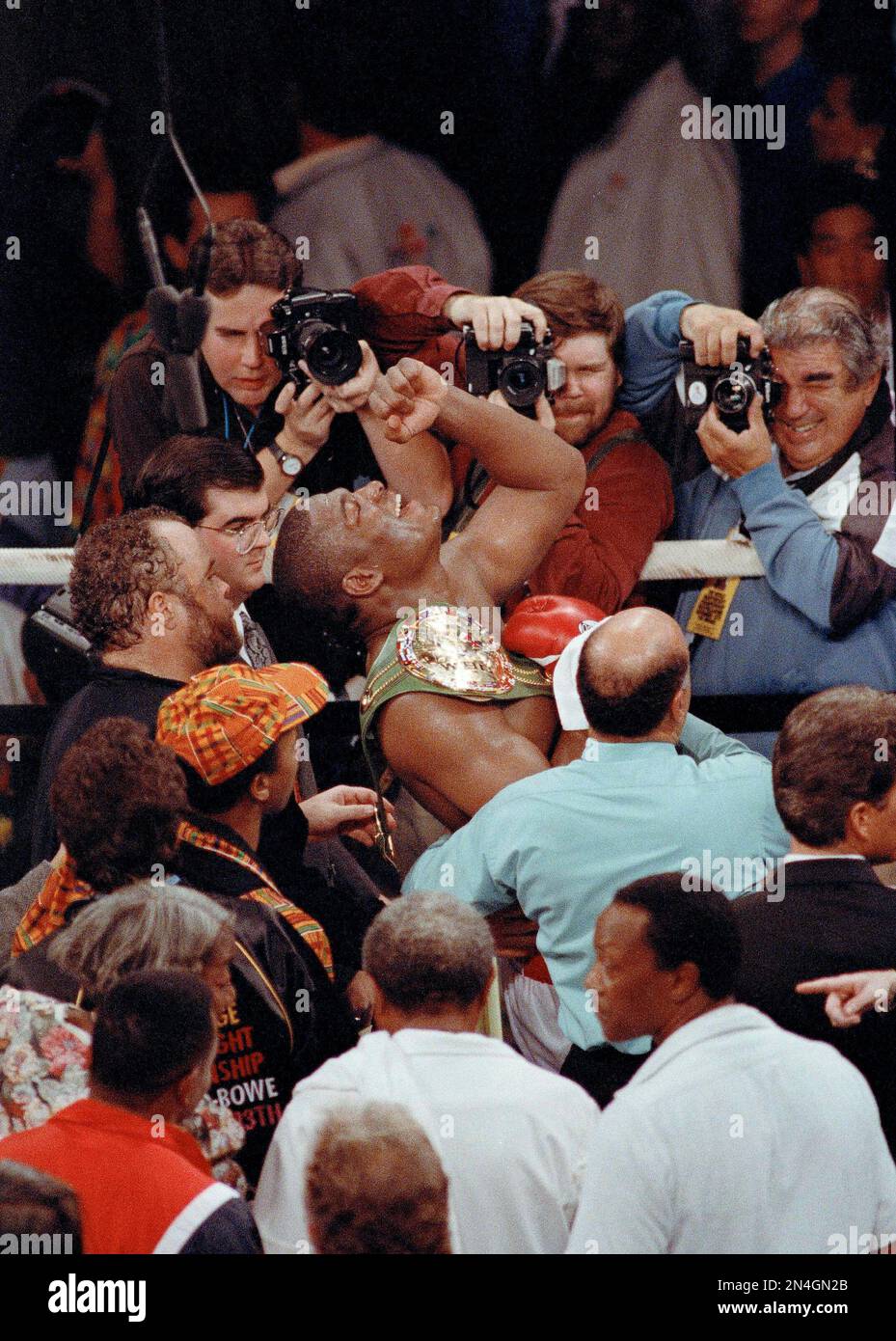 Riddick Bowe celebrates after winning the World Heavyweight Boxing ...