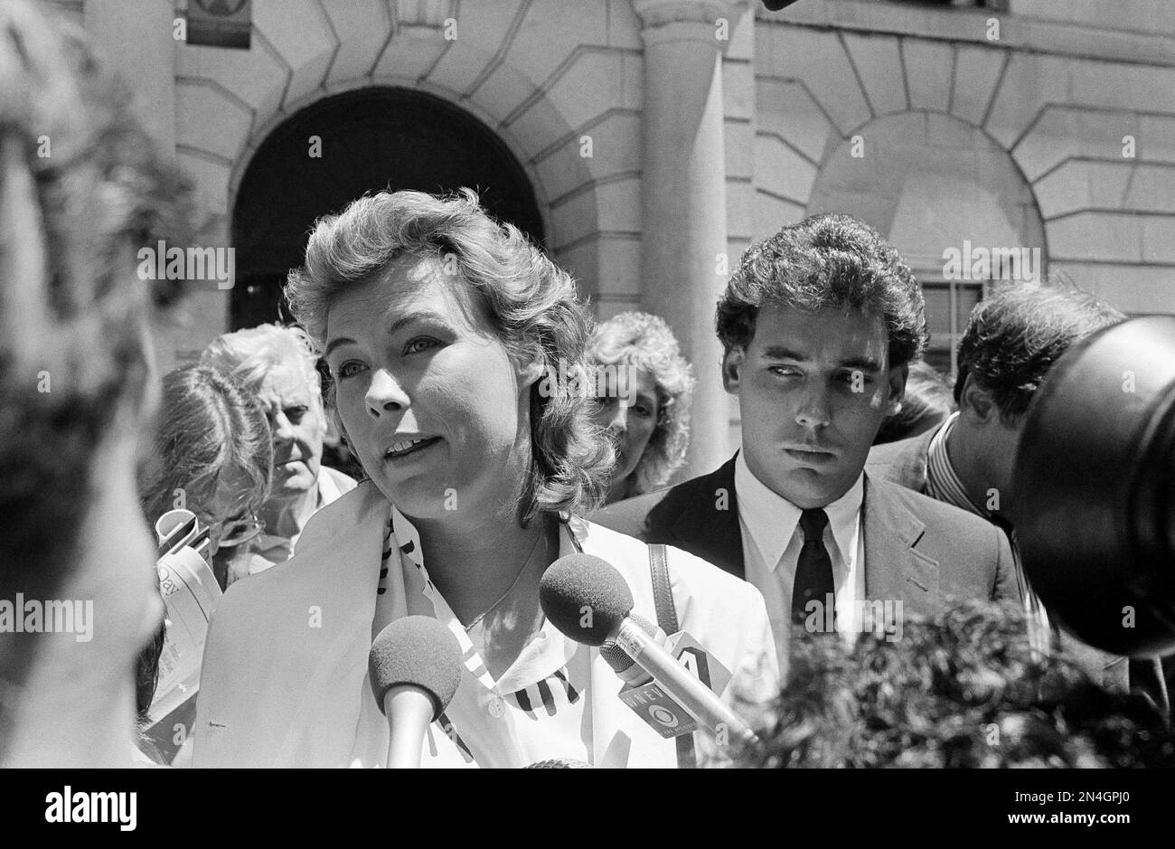Annie-Laurie Kneissl, left, and her brother Prince Alexander von ...