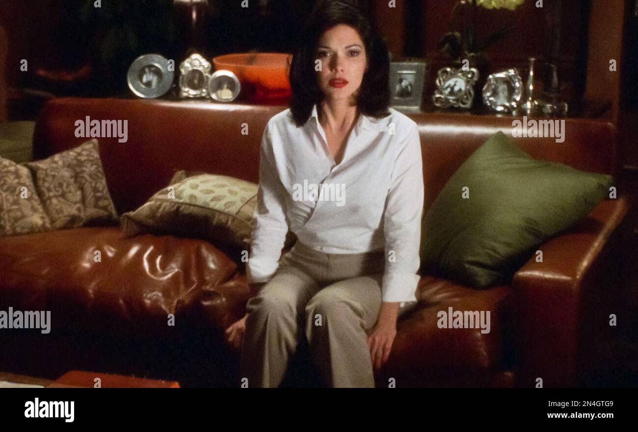 USA. Laura Harring in a scene from the (C)Universal Pictures movie: Mulholland Drive (2001 ...