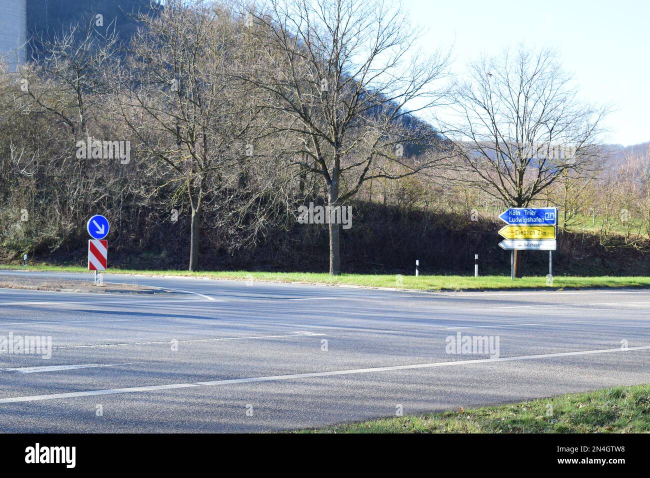 Autobahn sign hi-res stock photography and images - Alamy