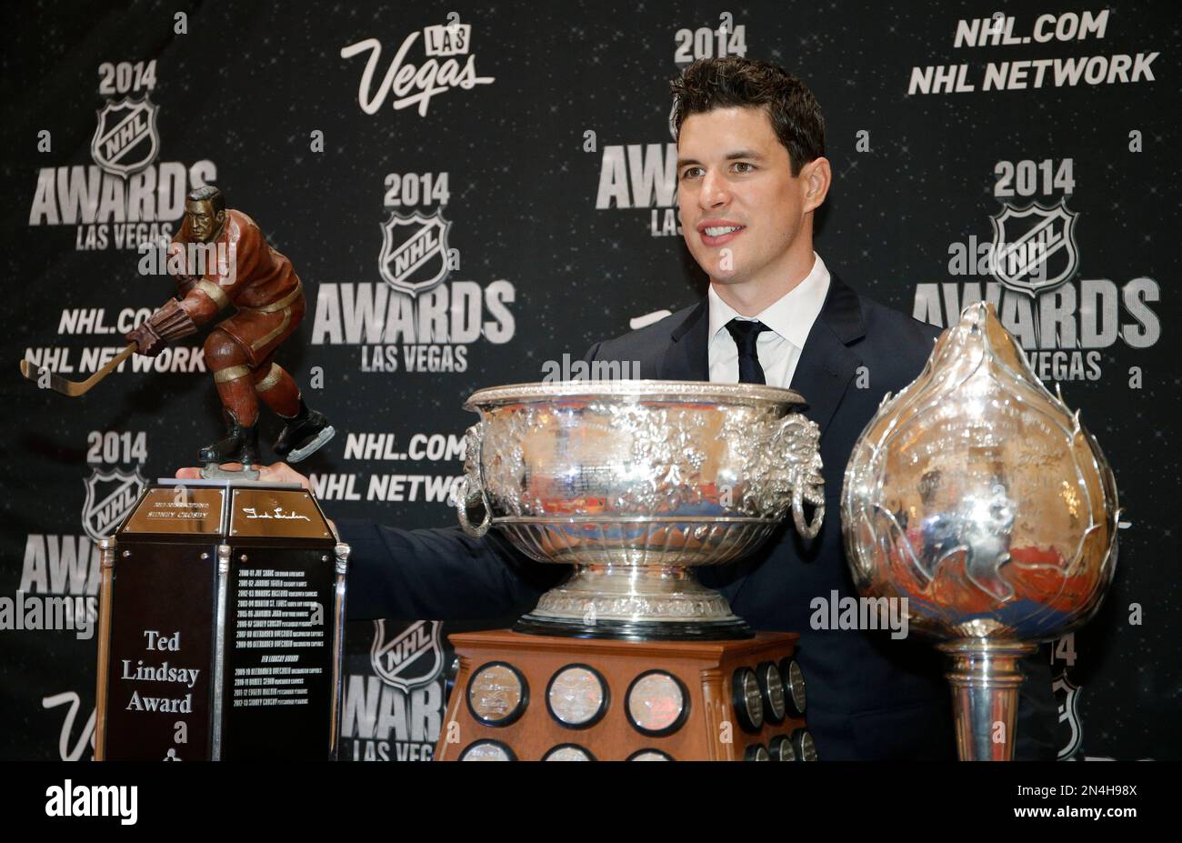 Pittsburgh Penguins' Sidney Crosby poses with the Ted Lindsay Award ...