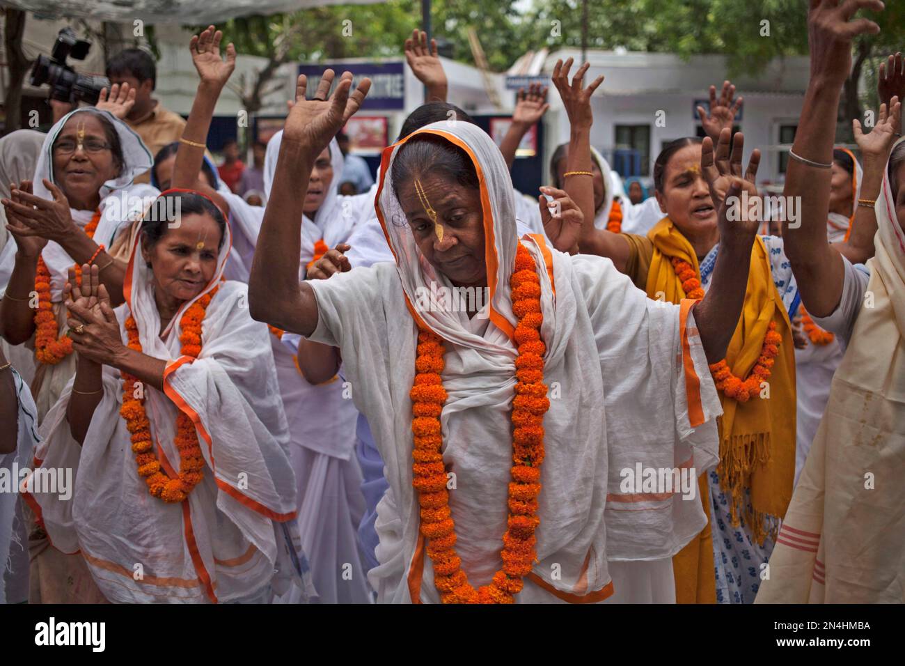 Indian widows from the northern holy city of Vrindavan dance to a ...