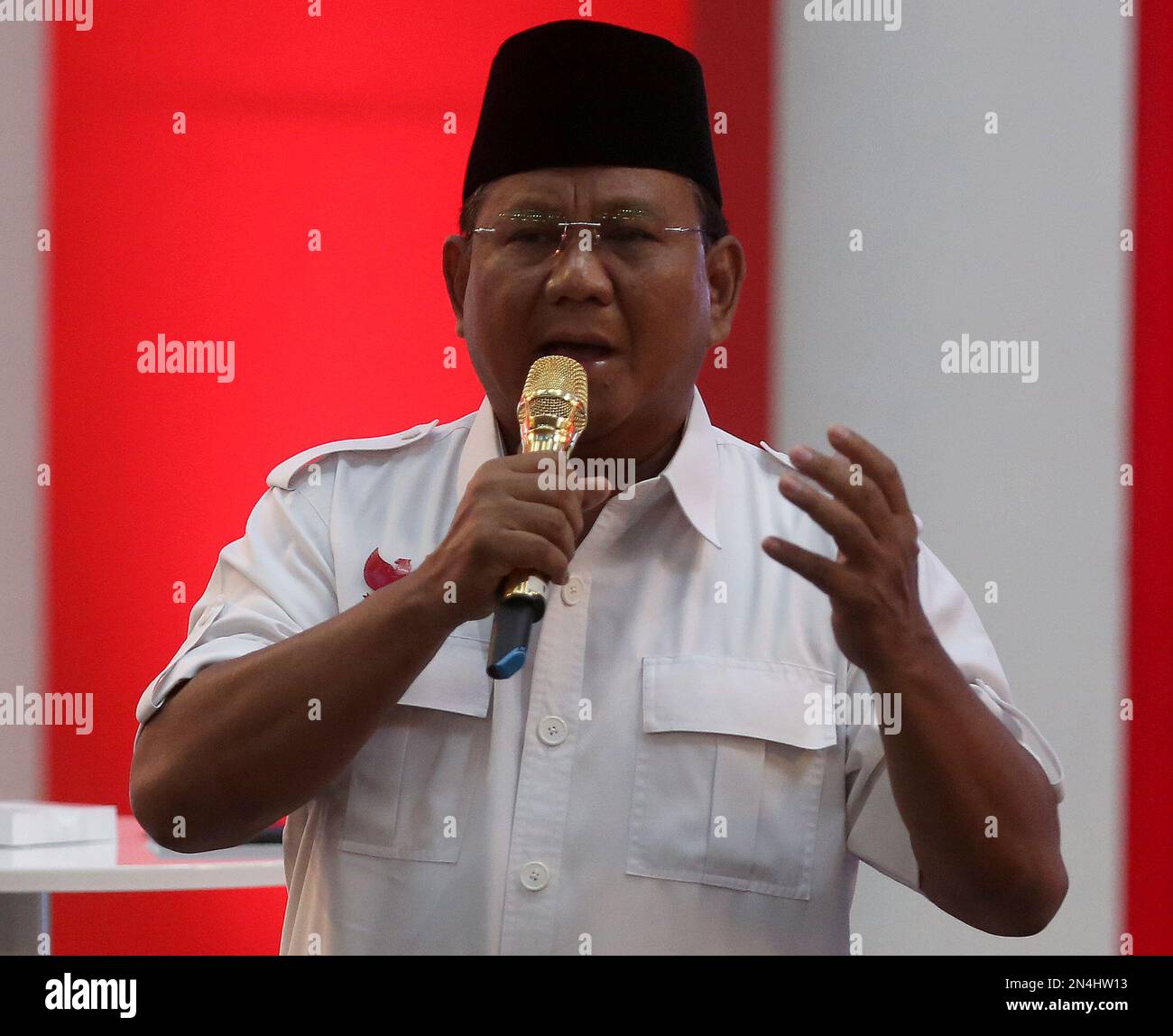 Indonesian presidential candidate Prabowo Subianto delivers his speech ...