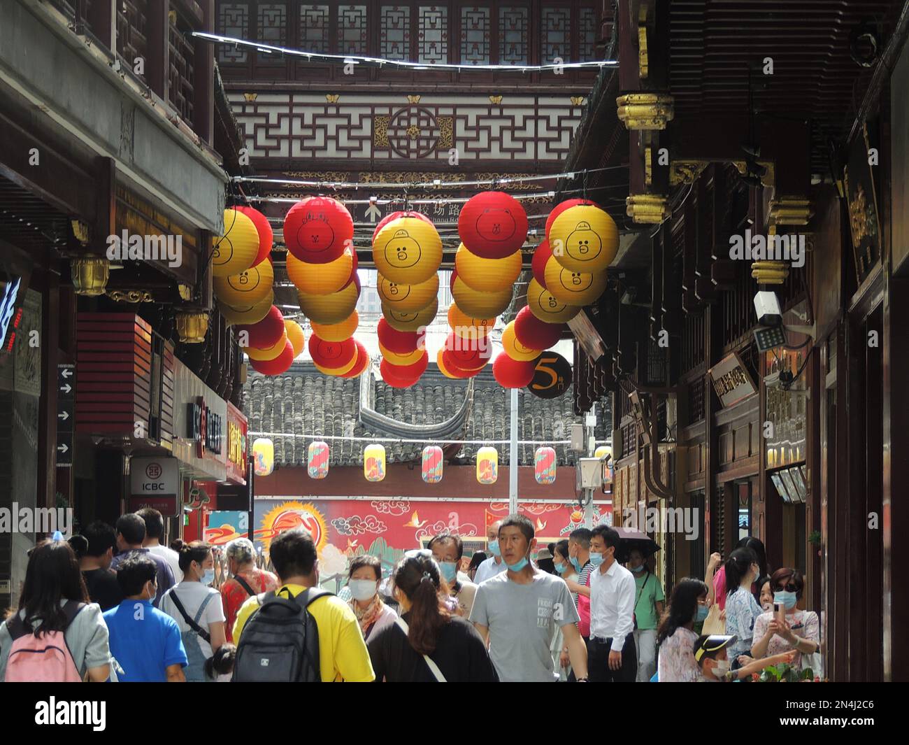 The Yu Gardena in Huang Pu District in Shanghai, China Stock Photo - Alamy