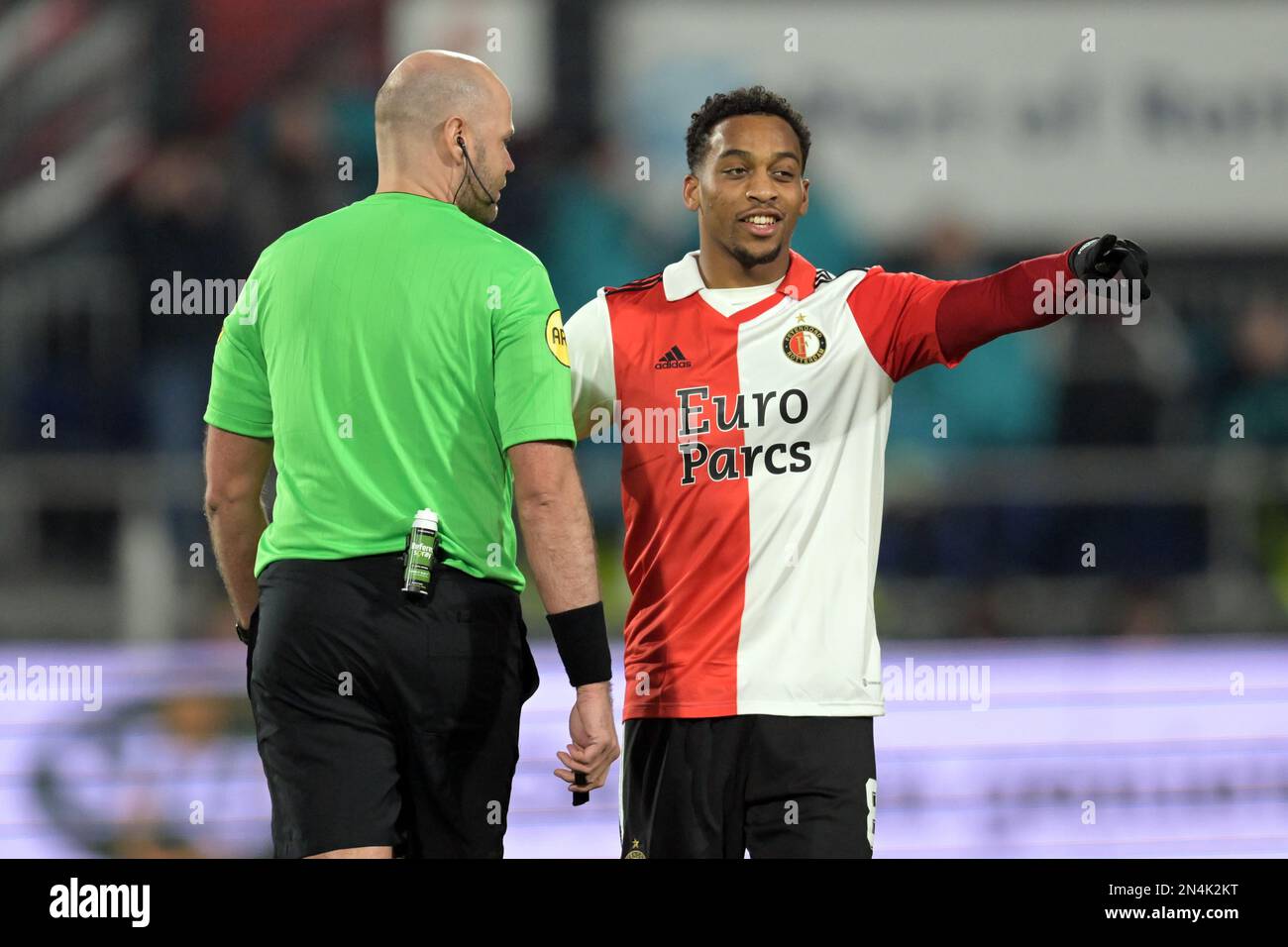ROTTERDAM - (lr) Referee Rob Dieperink, Quinten Timber of Feyenoord ...