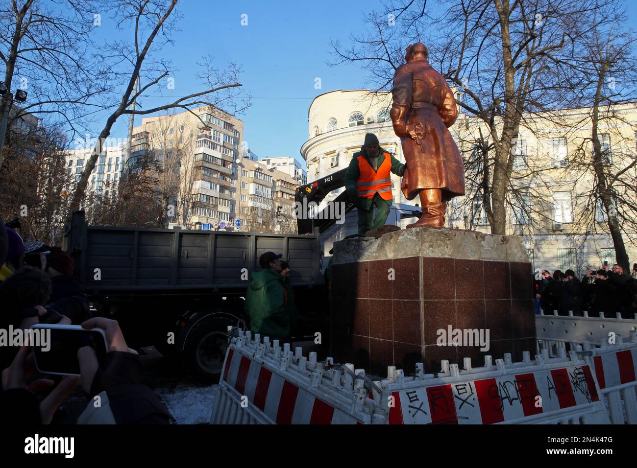 Non Exclusive: KYIV, UKRAINE - FEBRUARY 8, 2023 - Workers remove the ...