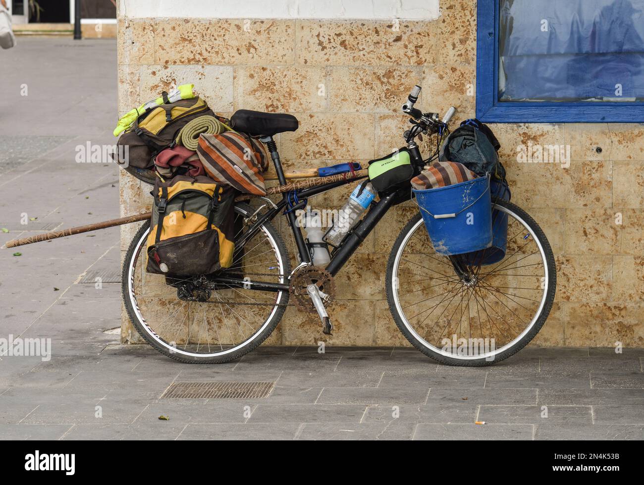 Fully loaded bicycle for cycling routes Stock Photo - Alamy